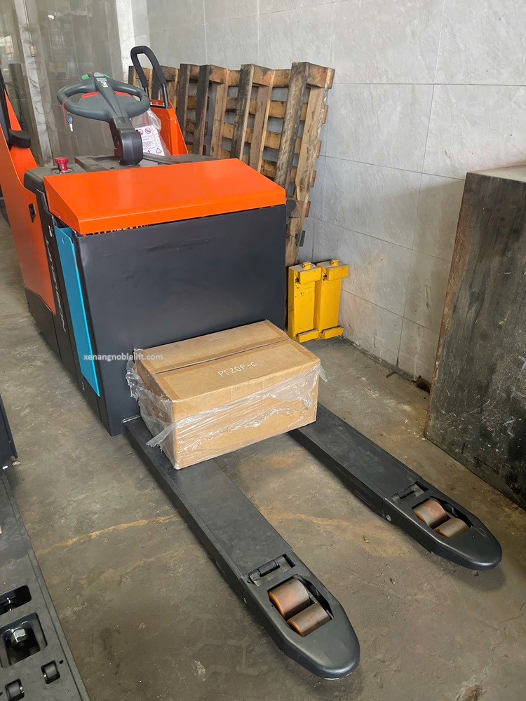 Xe nâng tay chạy điện con cóc